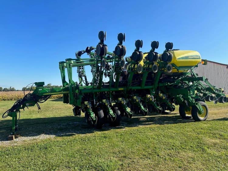 John Deere 1790 Planting Planters for Sale | Tractor Zoom