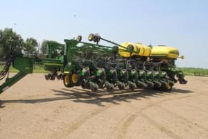 John Deere DB60 Lot No. 151 Planting For Sale with 24 Rows | Tractor Zoom