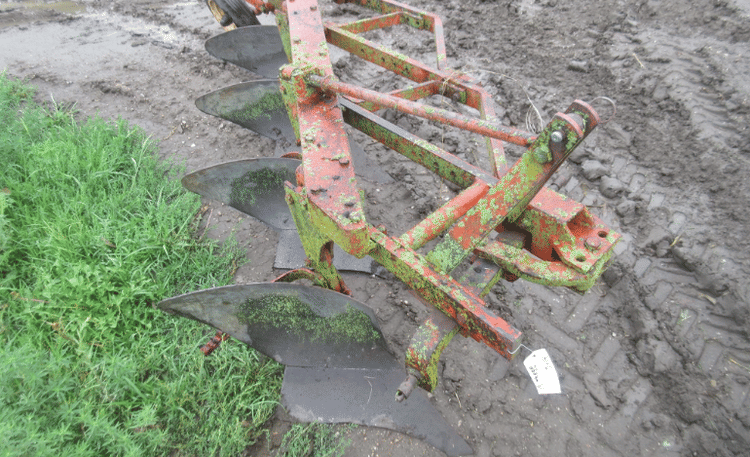 SOLD - J.I. Case 400 Tillage Plows | Tractor Zoom