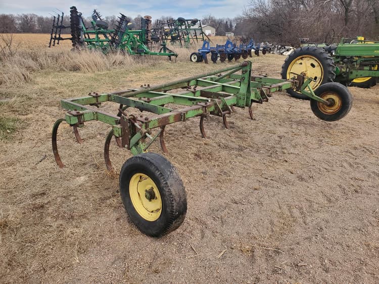John Deere 100 Tillage Chisel Plows for Sale | Tractor Zoom