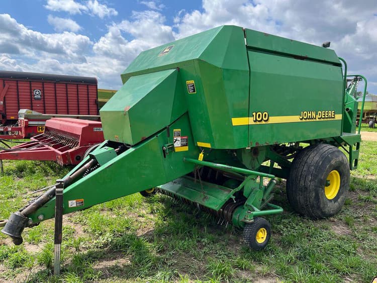 SOLD - John Deere 100 Hay and Forage Balers - Square | Tractor Zoom