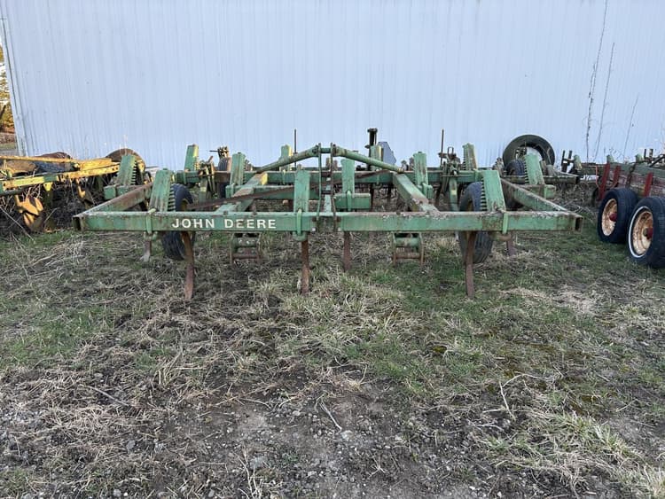 John Deere 1600 Tillage Chisel Plows for Sale | Tractor Zoom