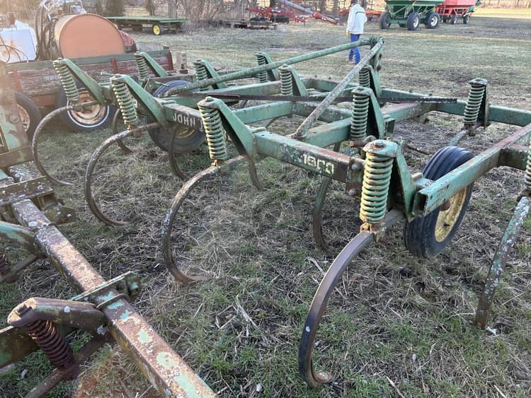 John Deere 1600 Tillage Chisel Plows for Sale | Tractor Zoom