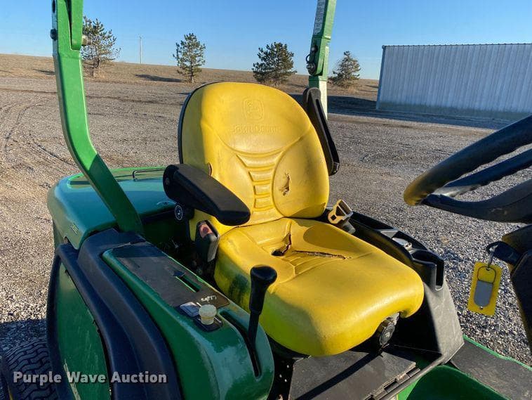 Tractor Zoom - John Deere 1445 Series II