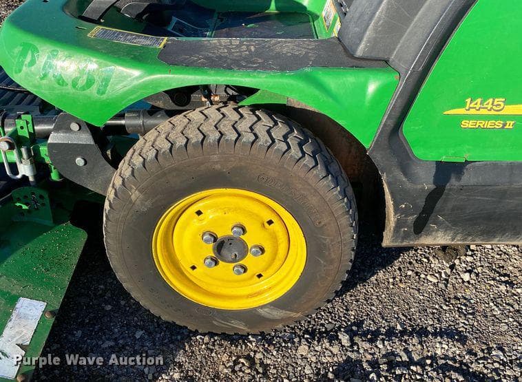 Tractor Zoom - John Deere 1445 Series II