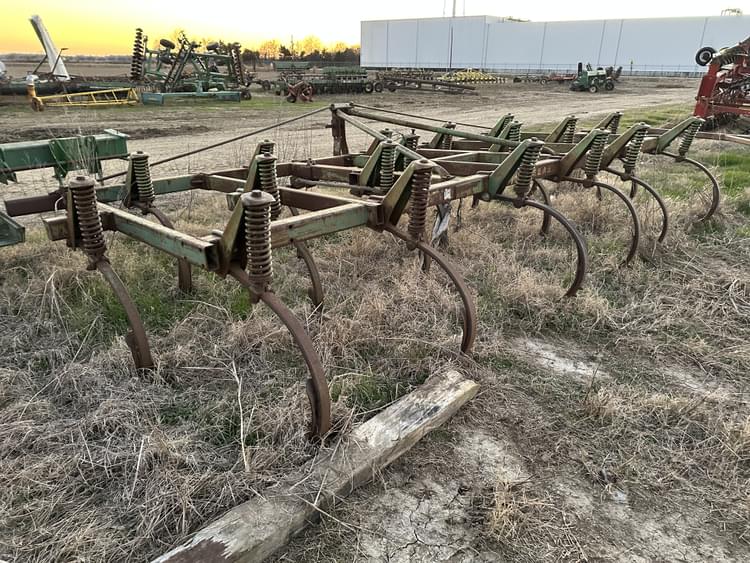 John Deere 1600 Tillage Chisel Plows for Sale | Tractor Zoom