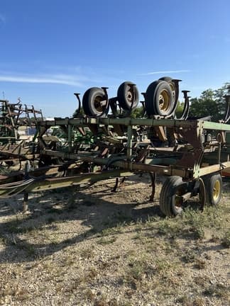 John Deere 1610 Tillage Chisel Plows for Sale | Tractor Zoom