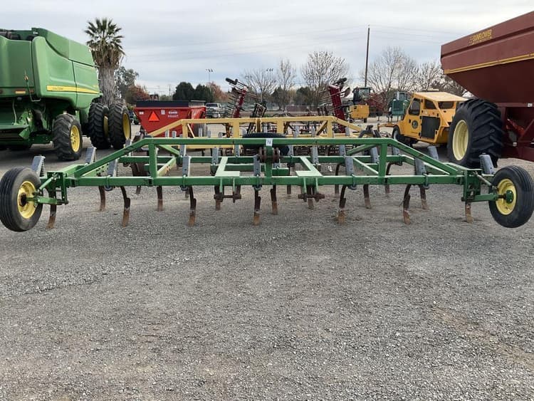 John Deere 1610 Tillage Chisel Plows for Sale | Tractor Zoom