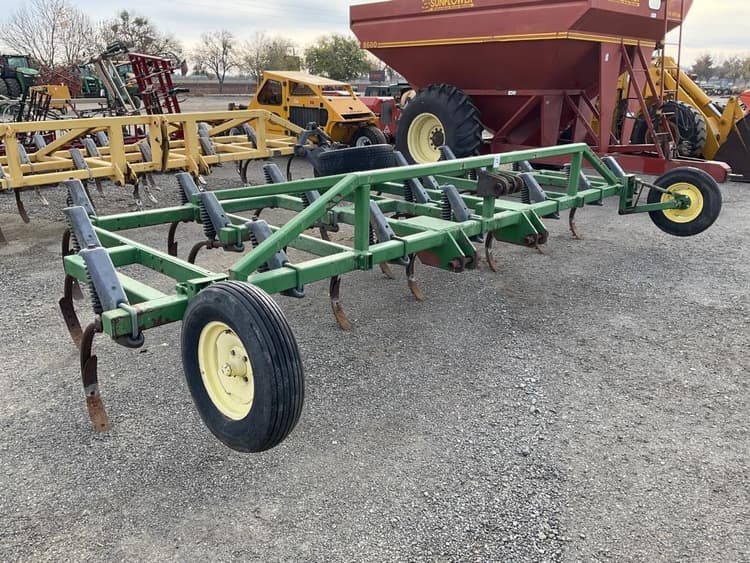 John Deere 1610 Tillage Chisel Plows for Sale | Tractor Zoom