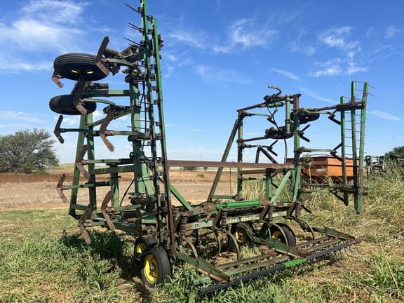 John Deere 1610 Tillage Chisel Plows for Sale | Tractor Zoom