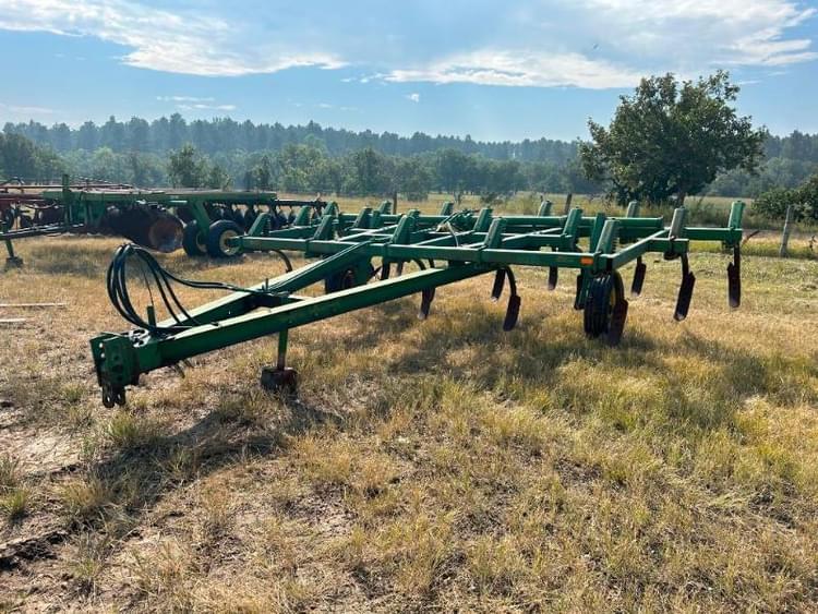 John Deere 1610 Tillage Chisel Plows for Sale | Tractor Zoom