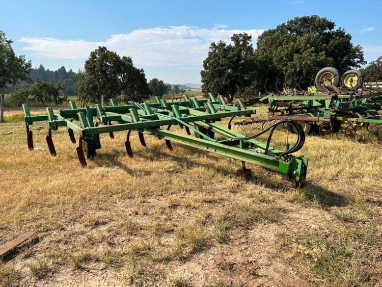 John Deere 1610 Tillage Chisel Plows for Sale | Tractor Zoom