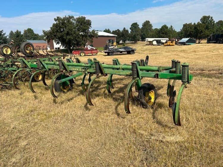 John Deere 1610 Tillage Chisel Plows for Sale | Tractor Zoom