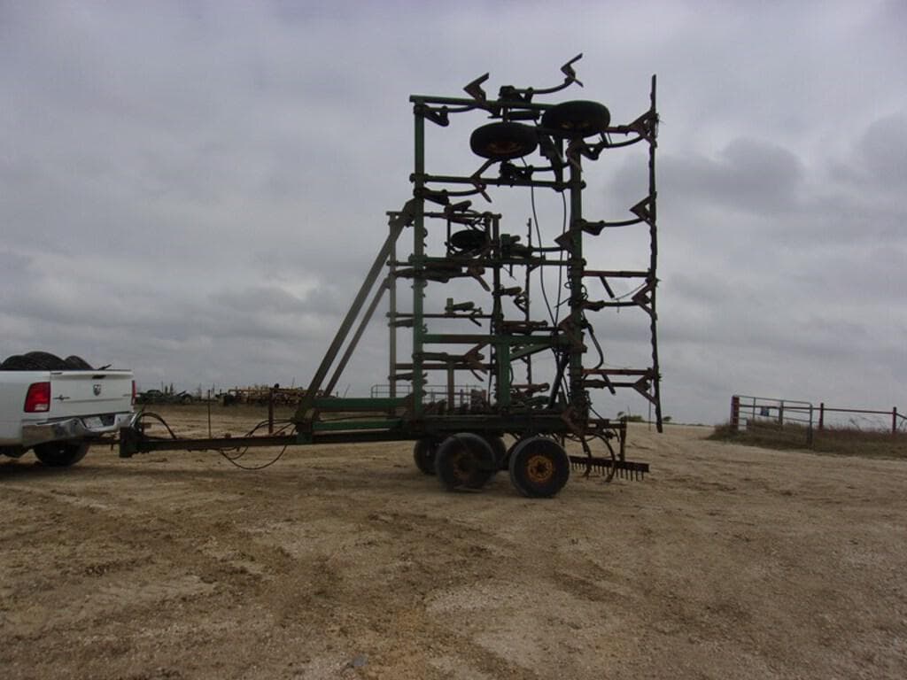 John Deere 1610 Tillage Chisel Plows for Sale | Tractor Zoom