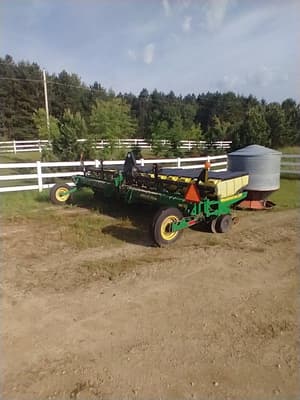 SOLD - John Deere 1700 Bean Planter (LLD281) Planting with 8 Rows ...