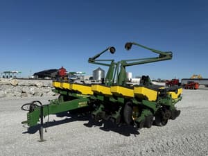 SOLD - John Deere 1760 Lot No. 28 Planting with 12 Rows | Tractor Zoom