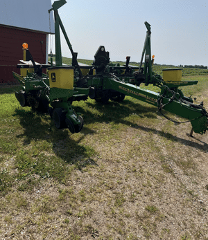 SOLD - John Deere 1760 Planting with 8 Rows | Tractor Zoom