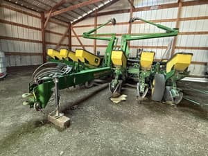 SOLD - John Deere 1760 Lot No. 3020 Planting with 12 Rows | Tractor Zoom