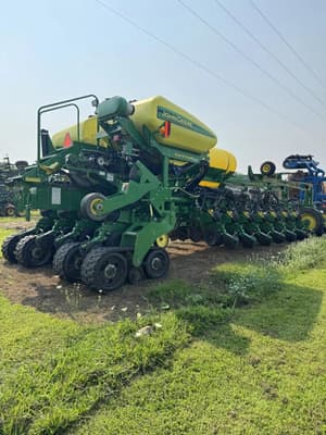 SOLD - 2017 John Deere 1775 Lot No. 19 Planting with 24 Rows | Tractor Zoom