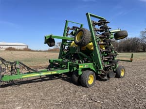 SOLD - John Deere 1990 Lot No. 5355 Planting with 30 ft | Tractor Zoom