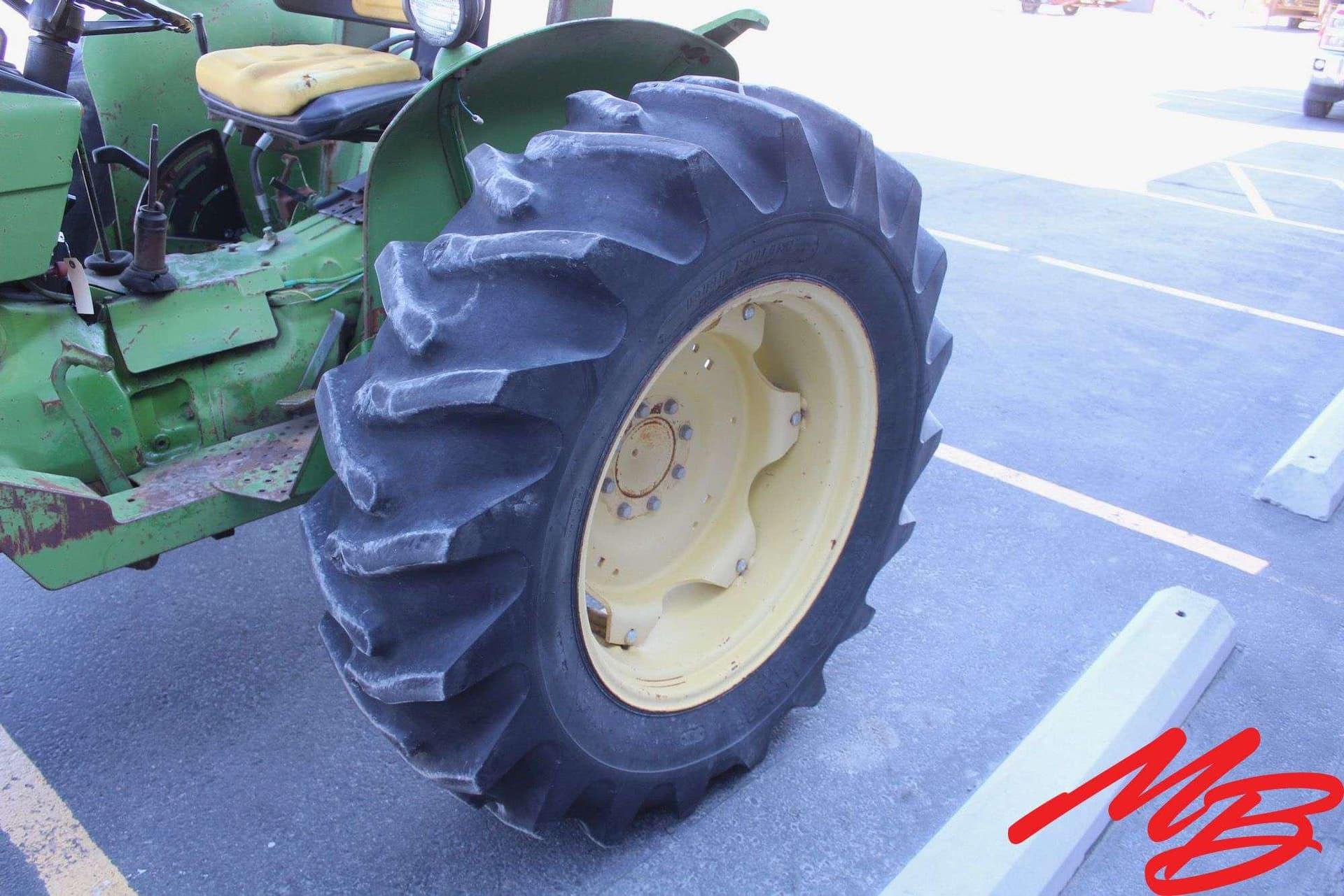 Tractor Zoom - John Deere 2040