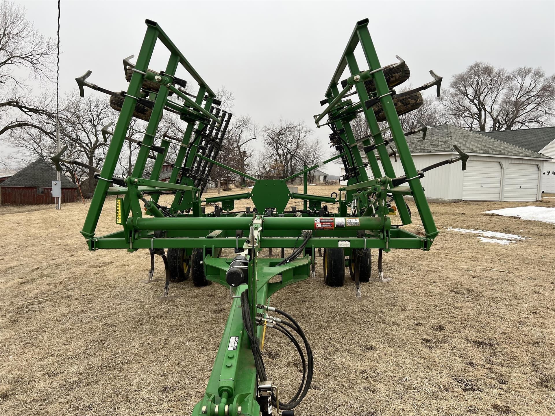 Tractor Zoom - John Deere 2210