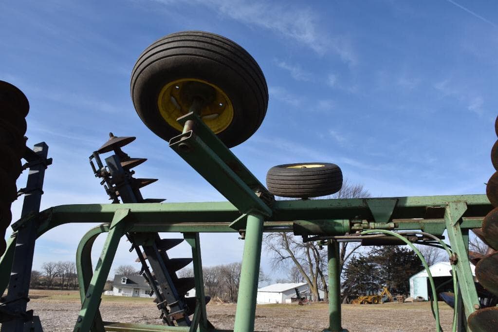 Tractor Zoom - John Deere 230