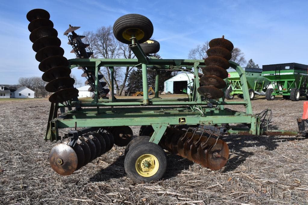 Tractor Zoom - John Deere 230