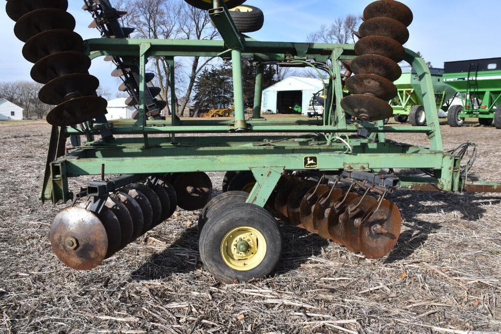 Tractor Zoom - John Deere 230