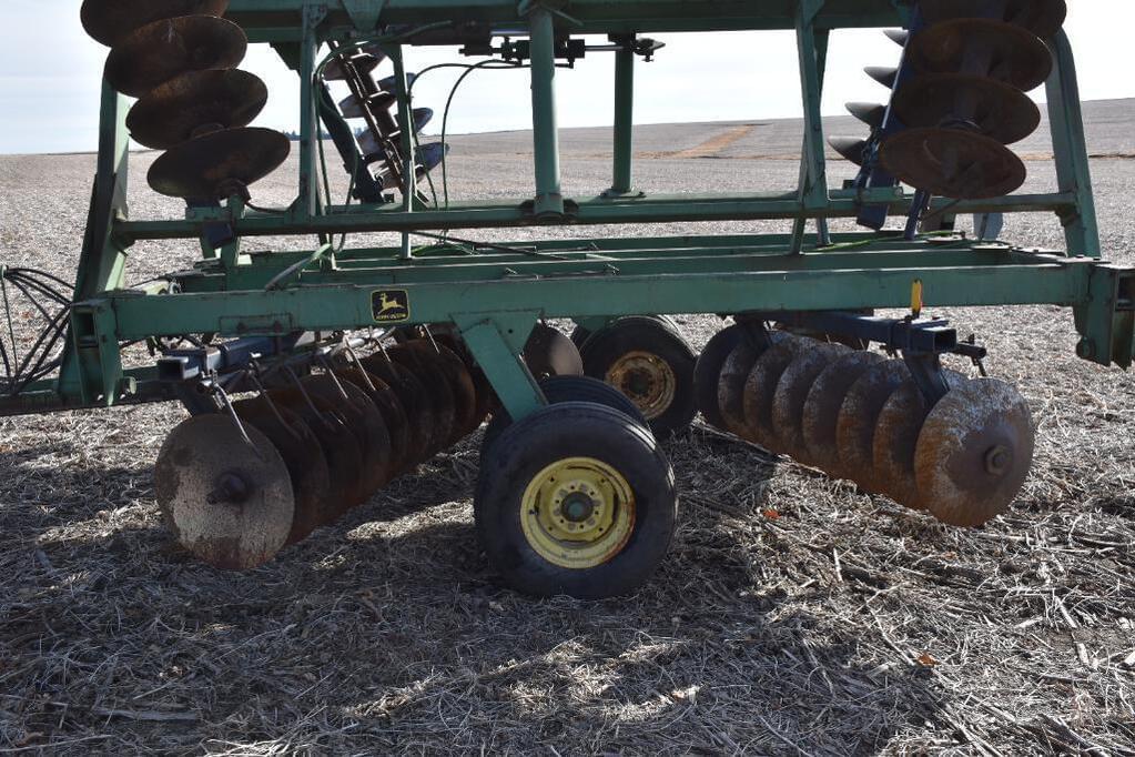 Tractor Zoom - John Deere 230