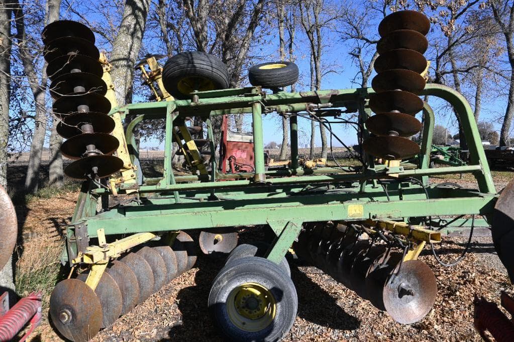 Tractor Zoom - John Deere 230
