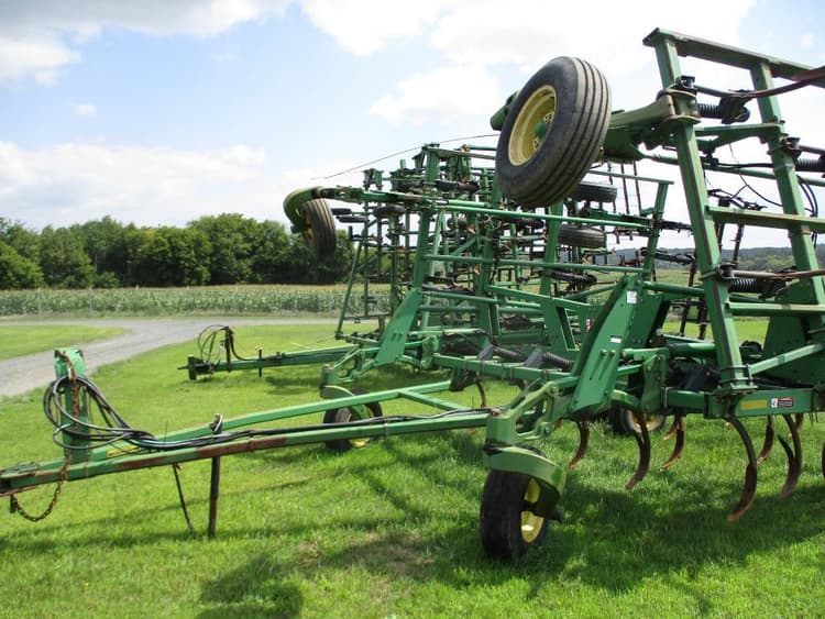 John Deere 2400 Tillage Chisel Plows for Sale | Tractor Zoom