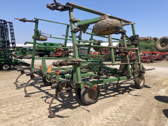 John Deere 2400 Tillage Chisel Plows for Sale | Tractor Zoom