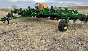 SOLD - John Deere 2510H Chemical Applicators with 30 In | Tractor Zoom