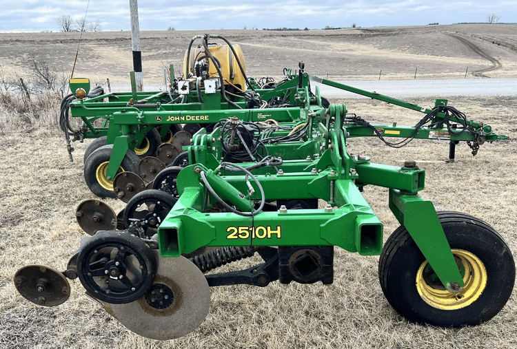 John Deere 2510H Chemical Applicators Fertilizer Applicators ...