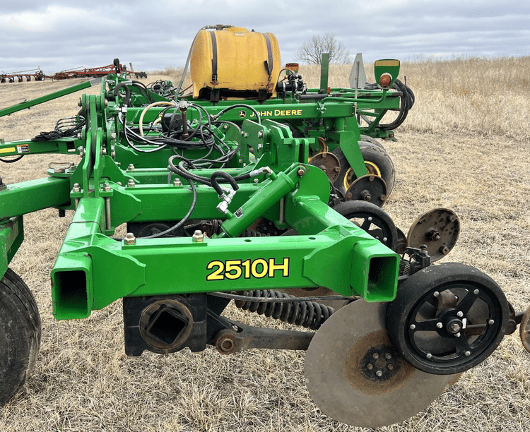 John Deere 2510H Chemical Applicators Fertilizer Applicators ...