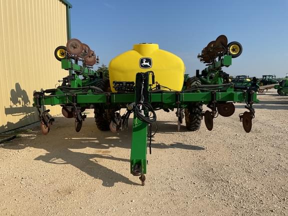 John Deere 2510L Chemical Applicators Fertilizer Applicators - Liquid ...