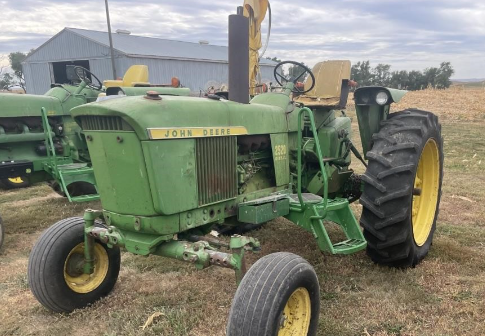 SOLD - John Deere 2520 Tractors with 7,192 Hrs | Tractor Zoom