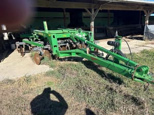 John Deere 2700 Lot No. 17 Tillage For Sale with 5 Shanks | Tractor Zoom
