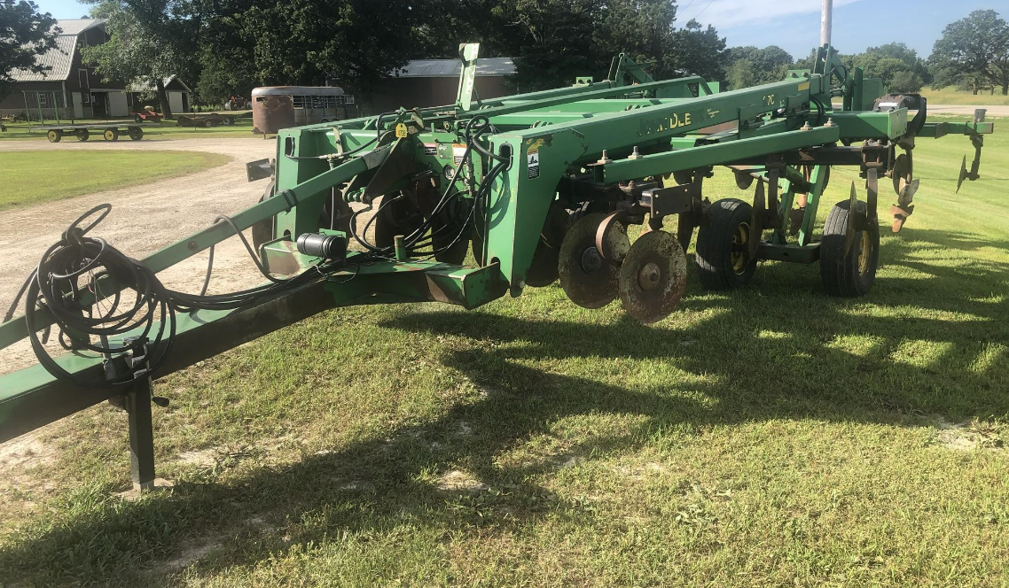 SOLD - John Deere 2700 Tillage with 5 Shanks | Tractor Zoom