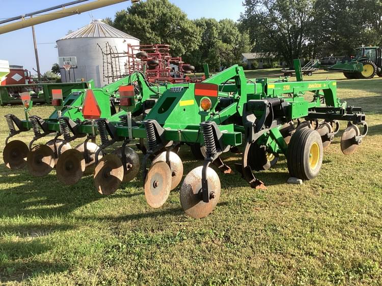 John Deere 2700 Tillage Disk Rippers for Sale | Tractor Zoom