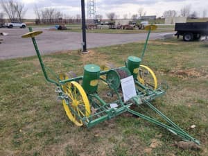 John Deere 290 Lot No. 218 Planting For Sale with 2 Rows | Tractor Zoom