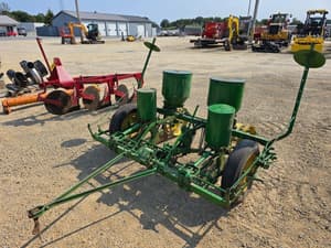 John Deere 290 Lot No. 5363 Planting For Sale with 2 Rows | Tractor Zoom