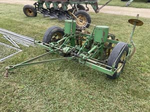 John Deere 290 Lot No. 135267 Planting For Sale with 2 Rows | Tractor Zoom