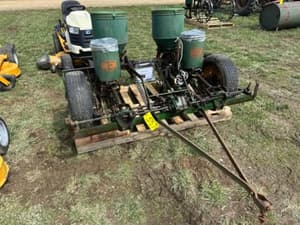 SOLD - John Deere 290 Lot No. 557 Planting with 2 Rows | Tractor Zoom