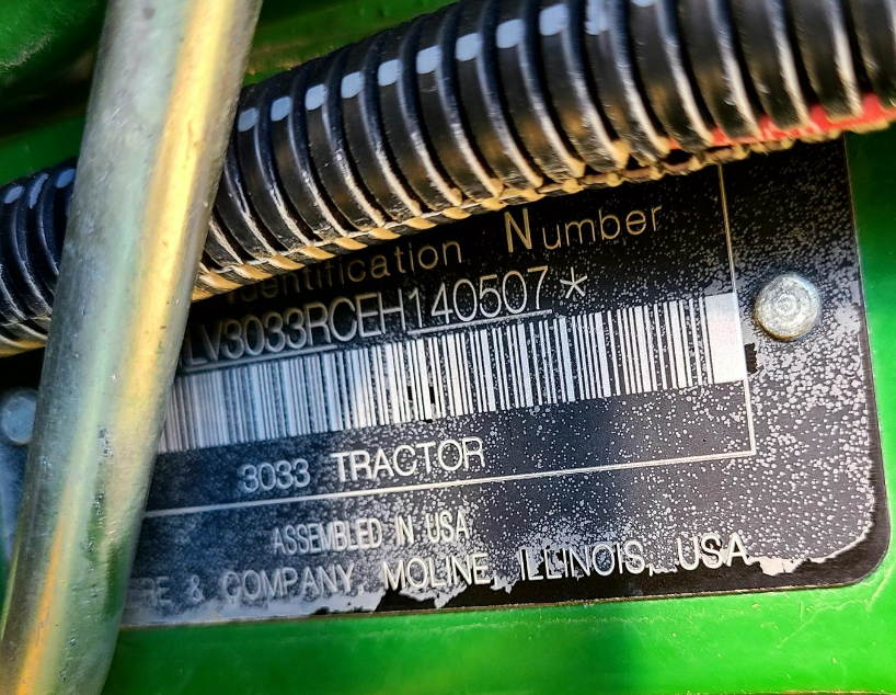 Tractor Zoom - John Deere 3033R