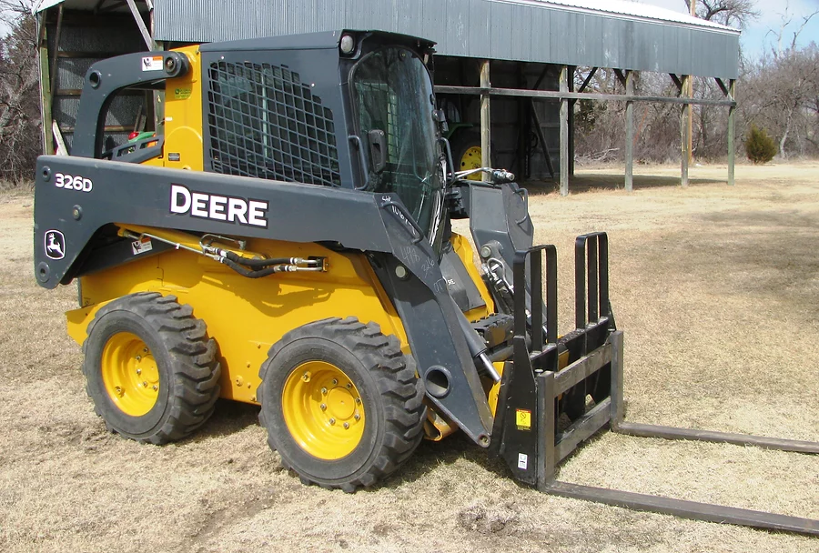 SOLD - John Deere 326D Lot No. 2fc8255c-c8b4-11ec-8934-0246304ce823 ...