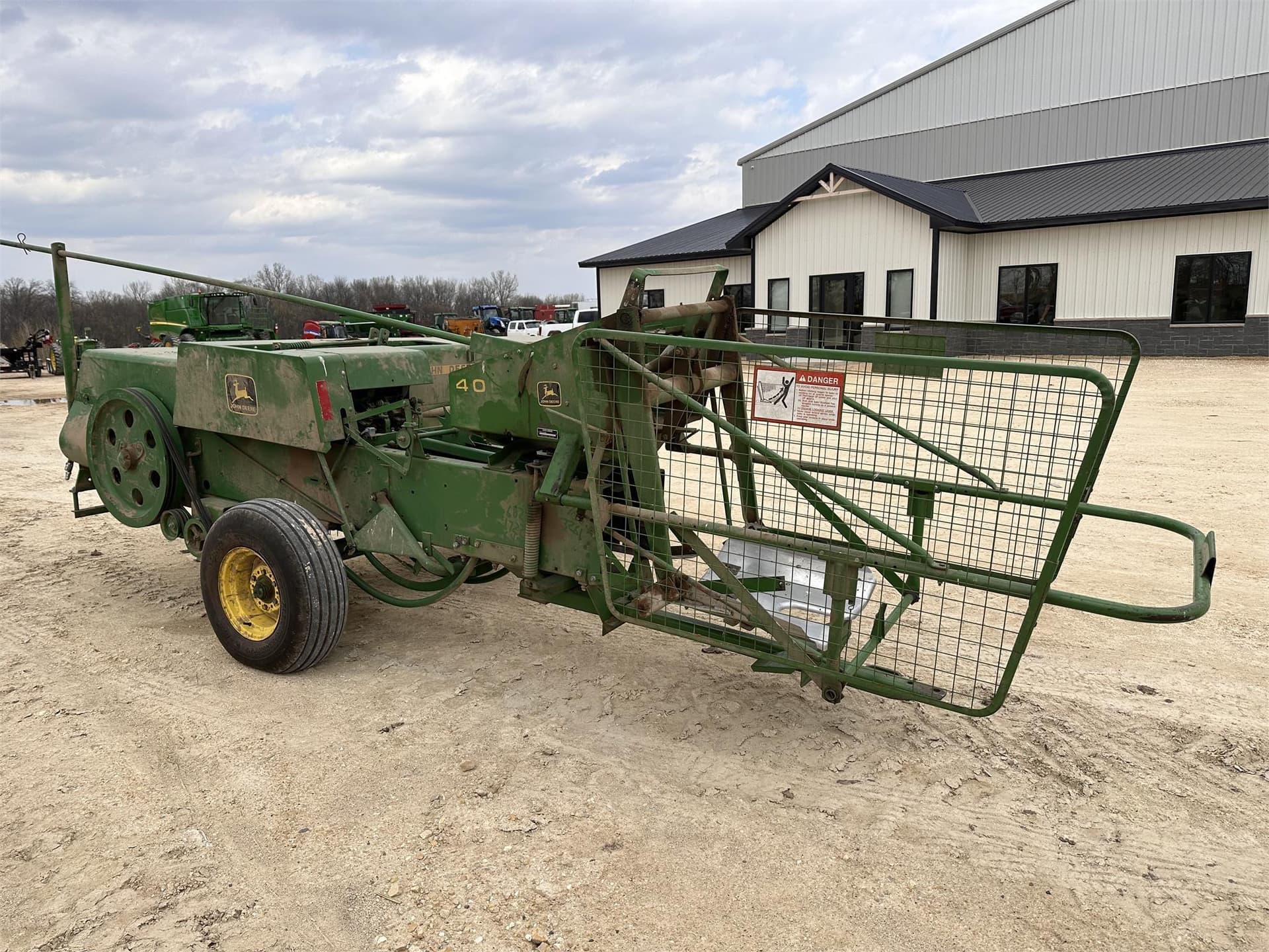 John Deere 328 Hay and Forage Balers - Square for Sale | Tractor Zoom