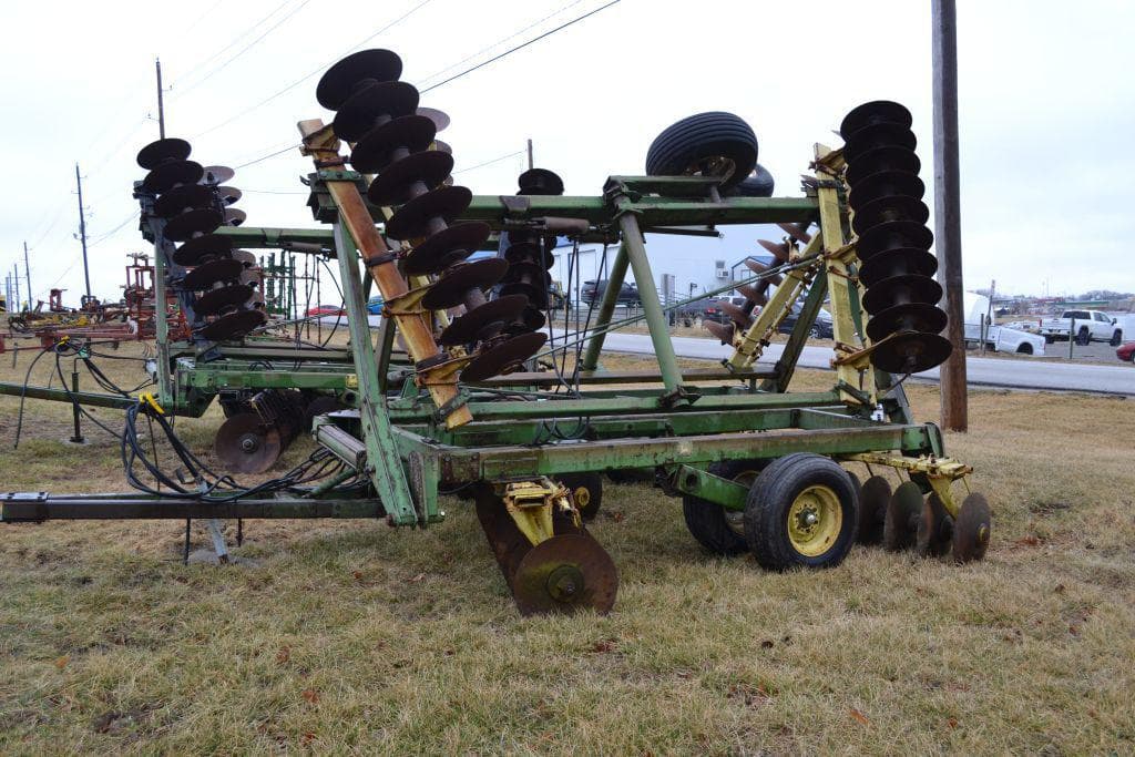 Tractor Zoom - John Deere 330