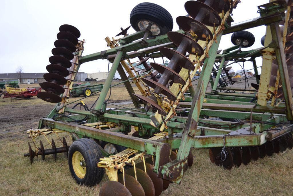 Tractor Zoom - John Deere 330